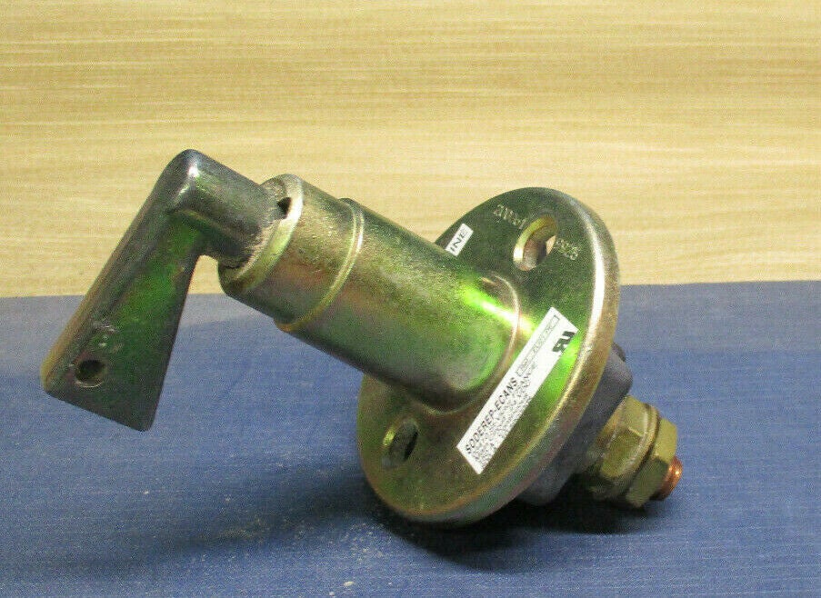 VOLVO PENTA BATTERY SWITCH 1140319 | Sailors Exchange